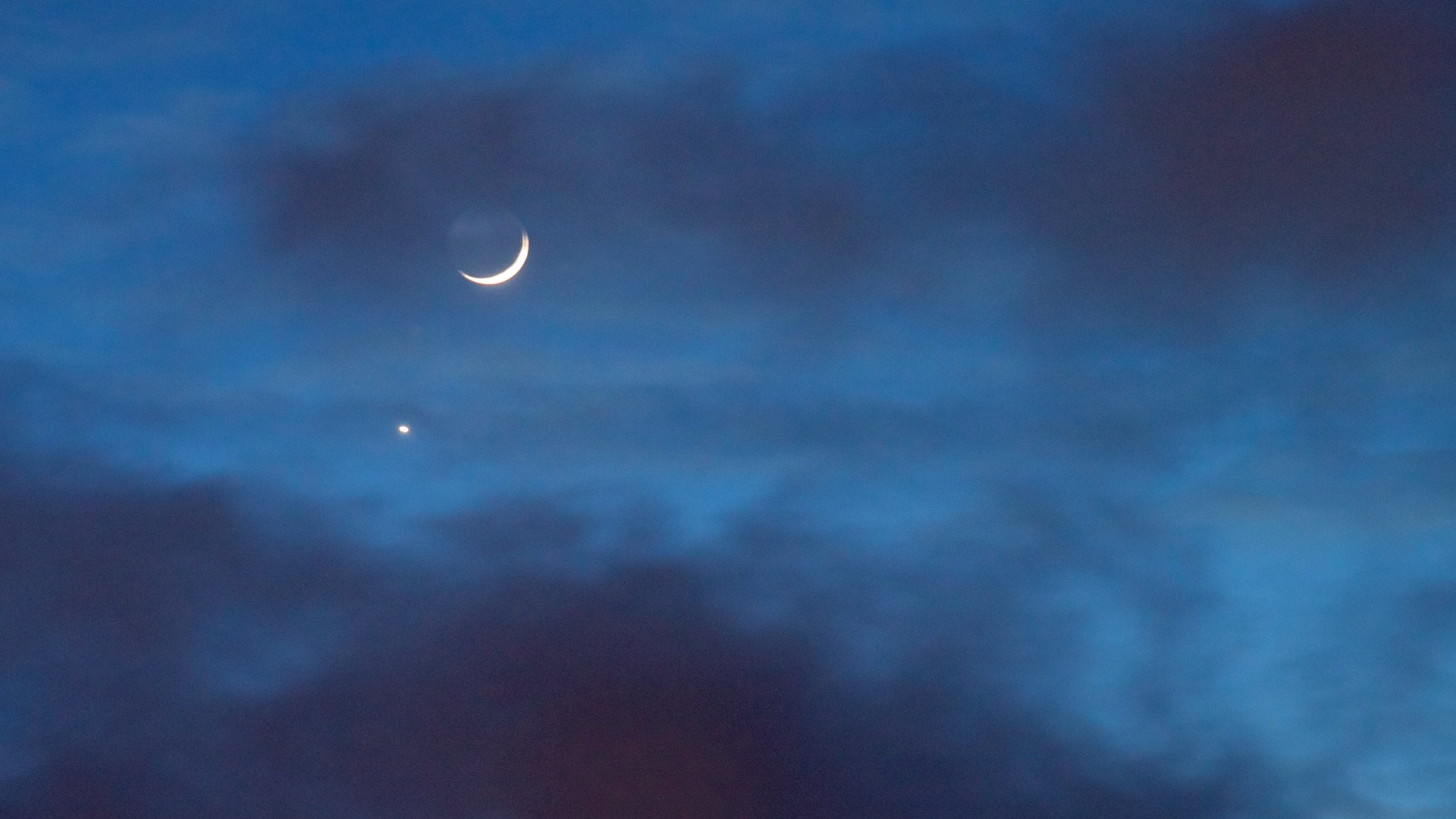 Venus and the Moon Had a Close Call and It Was Spectacular | Chicago ...