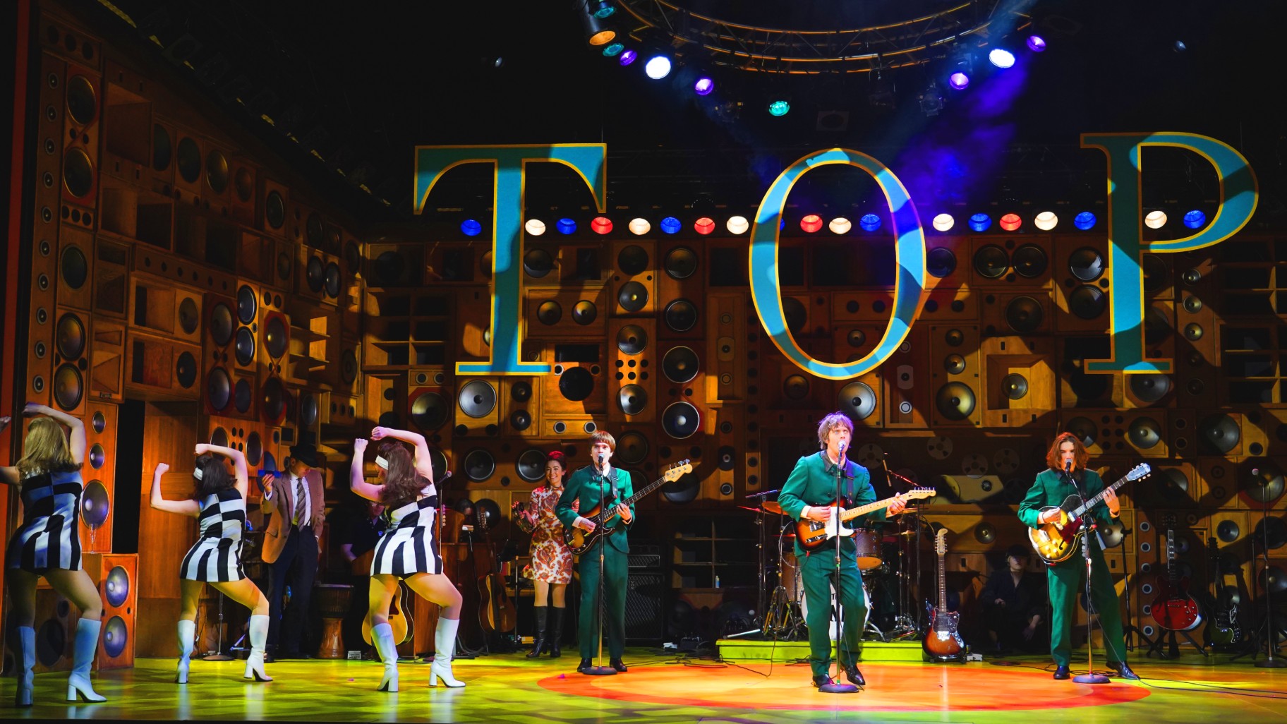 ‘Sunny Afternoon’ at Chicago Shakespeare Tells the Musical, Messy Story ...