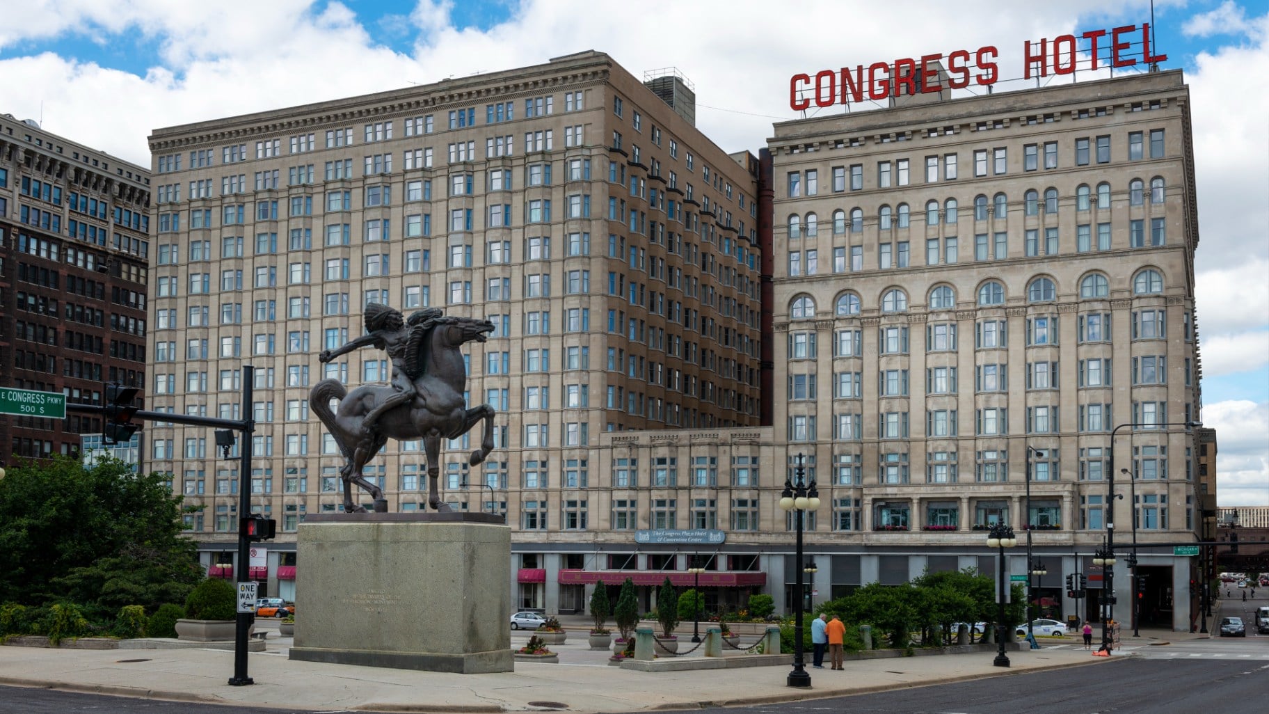 Where Are The Most Haunted Places in Chicago? Here’s Where the Ghosts ...