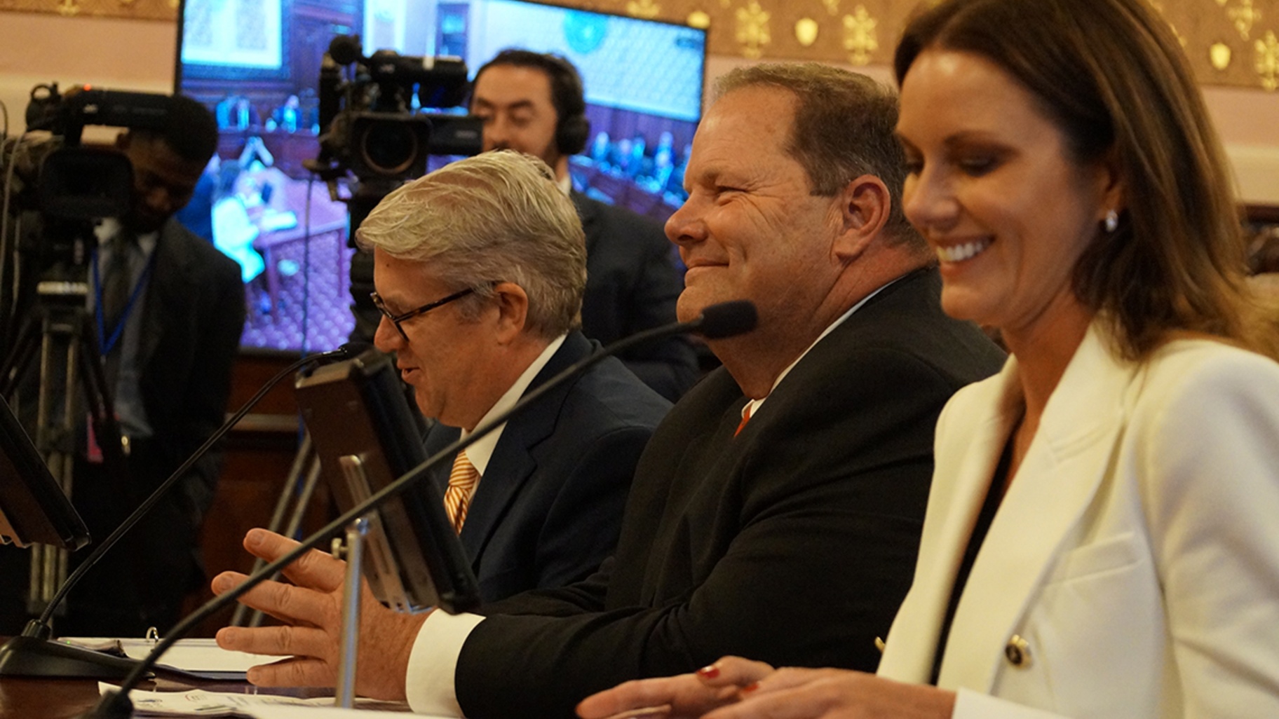 Lawmaker Tries Last-Ditch Push to Boost Horse-Racing Industry in ...