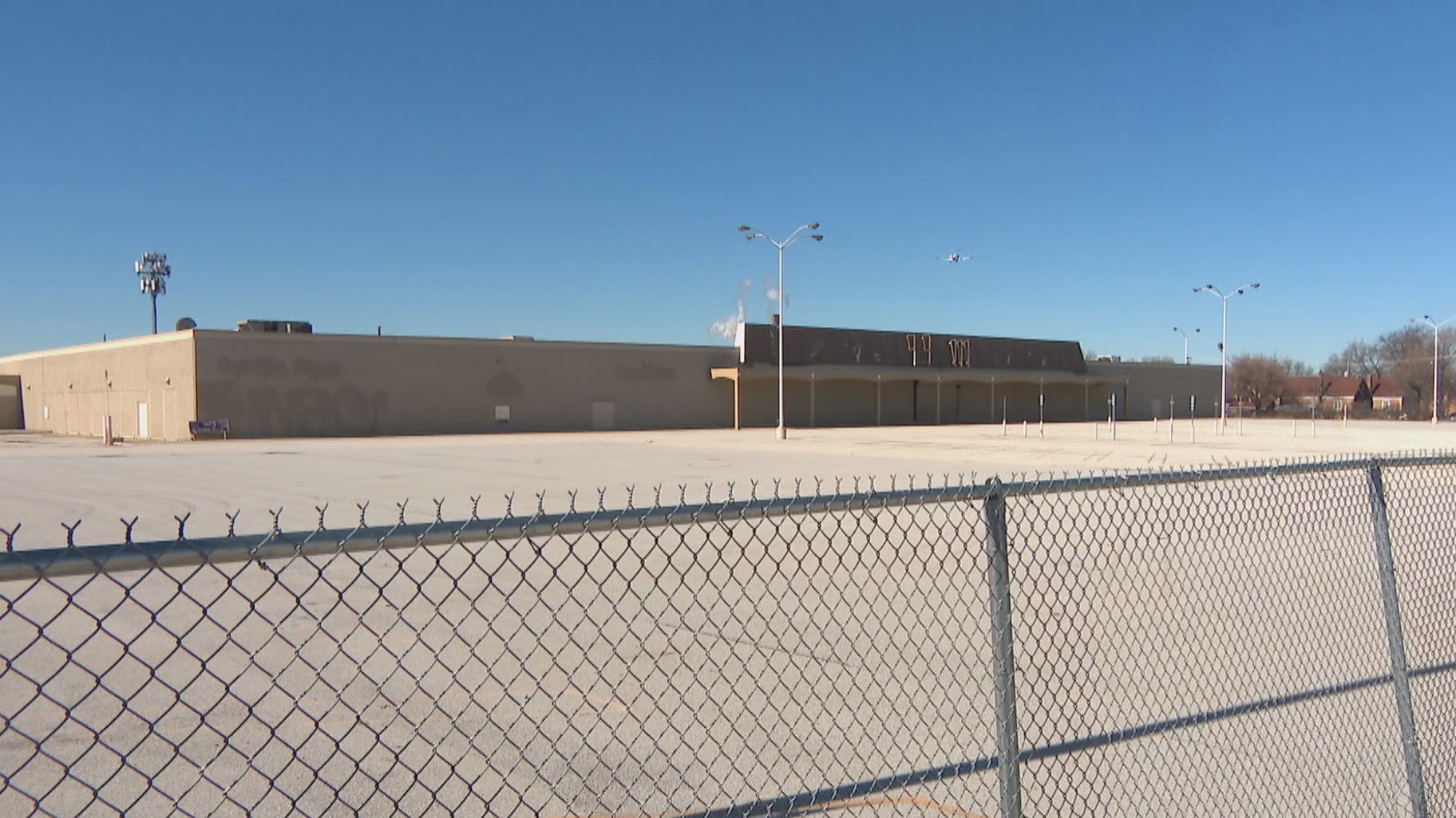 State Planning To Move 658 Migrants To Vacant Kmart On Chicago s 