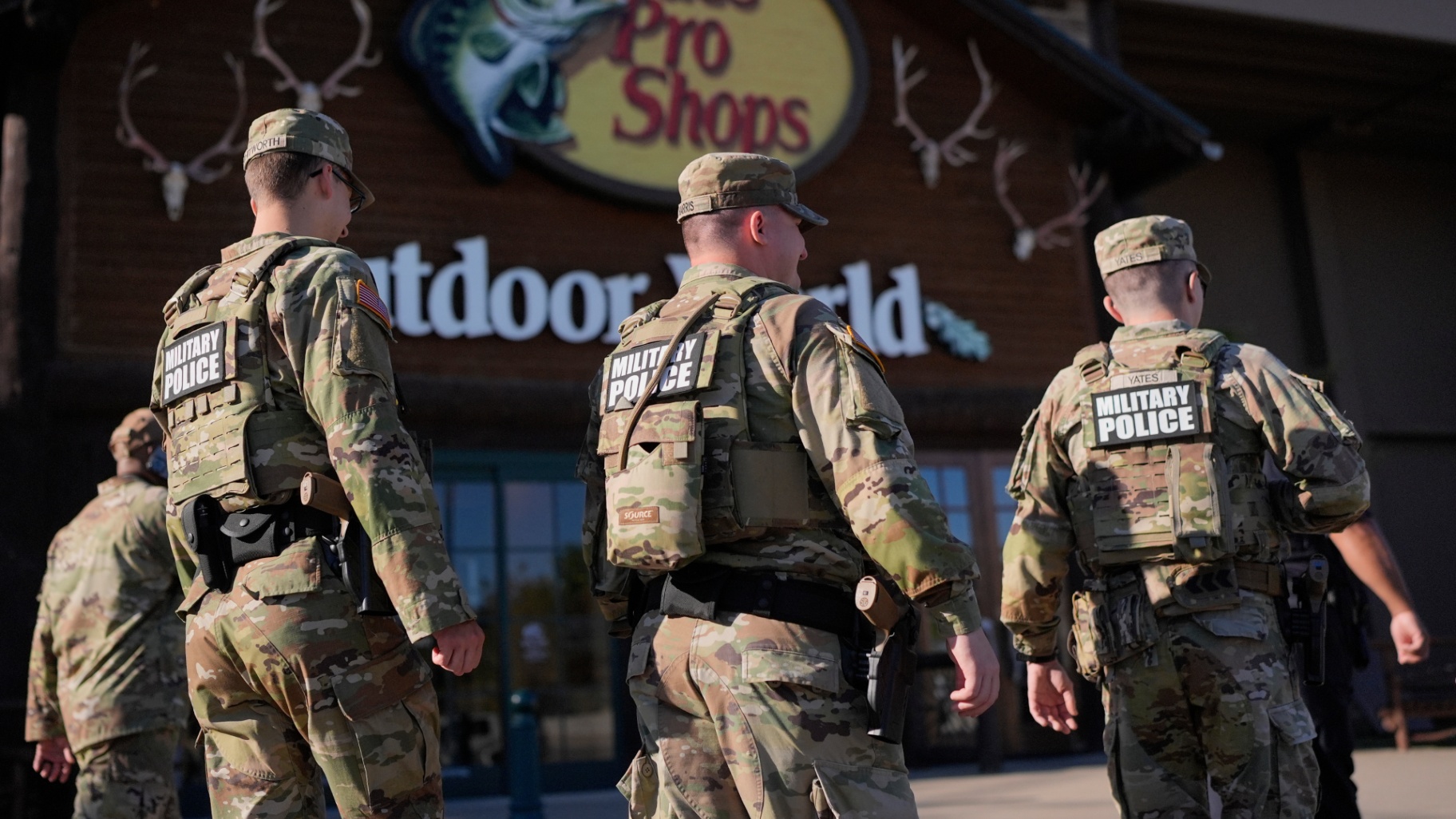 National Guard Troops Seen Patrolling in Memphis Alongside Local Police ...