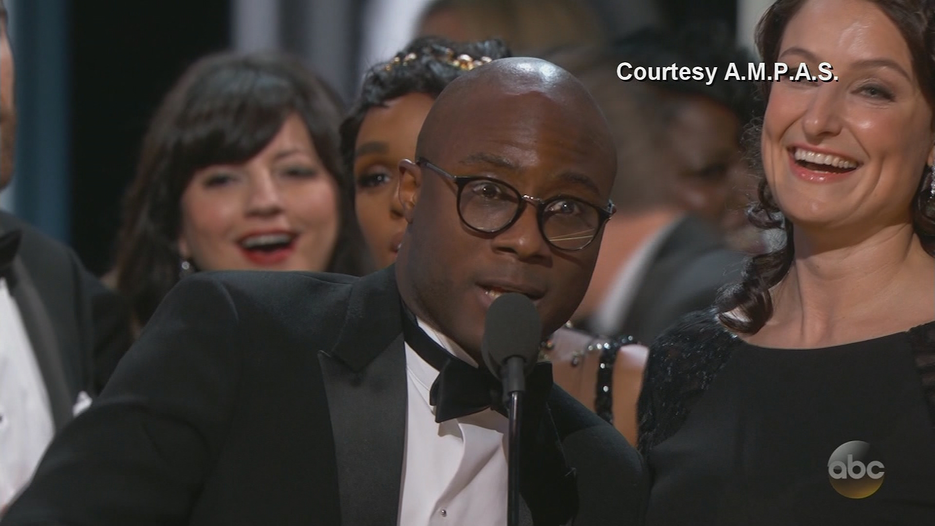 Hollywood Plot Twist: Epic Mix-Up Makes Oscars History | Chicago News ...