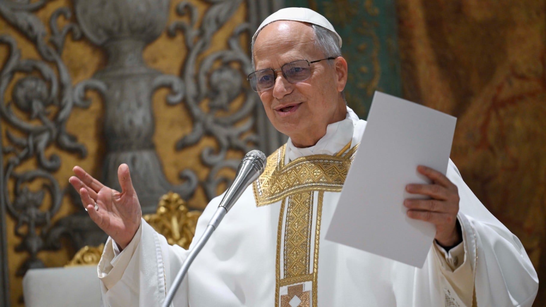 Chicago-Born Pope Leo XIV Celebrates First Mass as Pope, Calls His ...