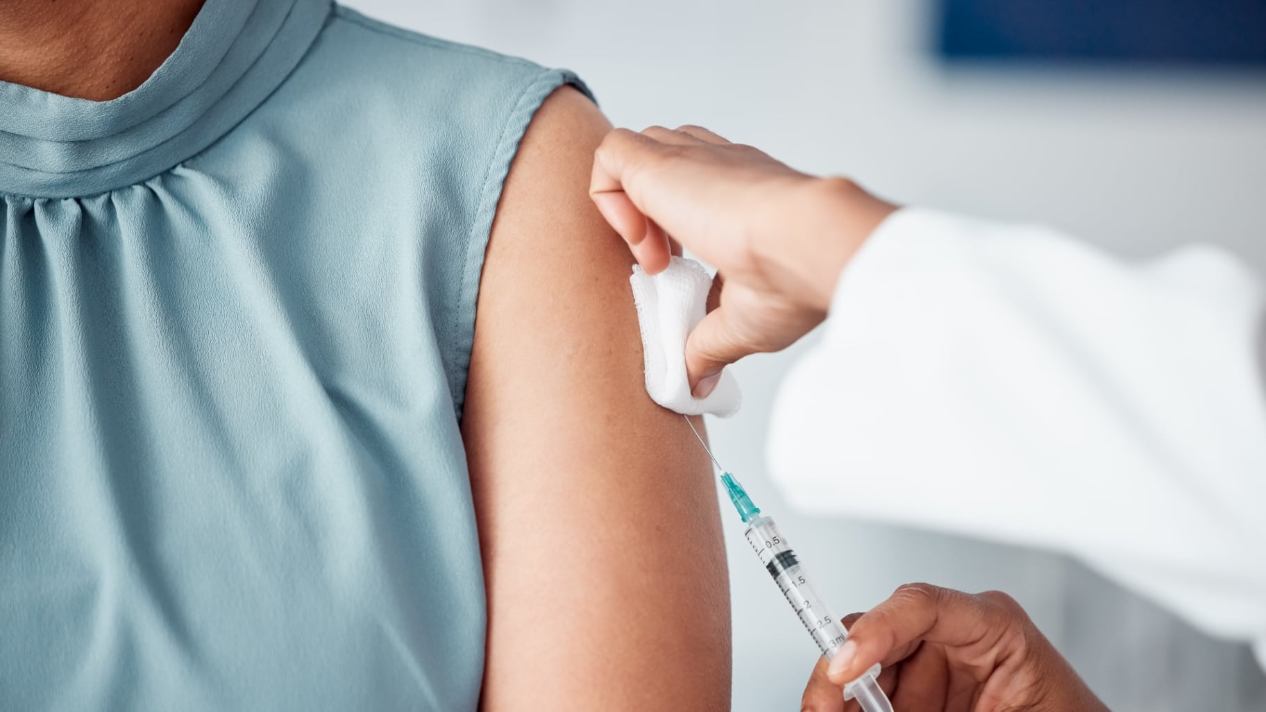 How Can You Get the COVID-19 Vaccine in Illinois? State to Make Its Own ...