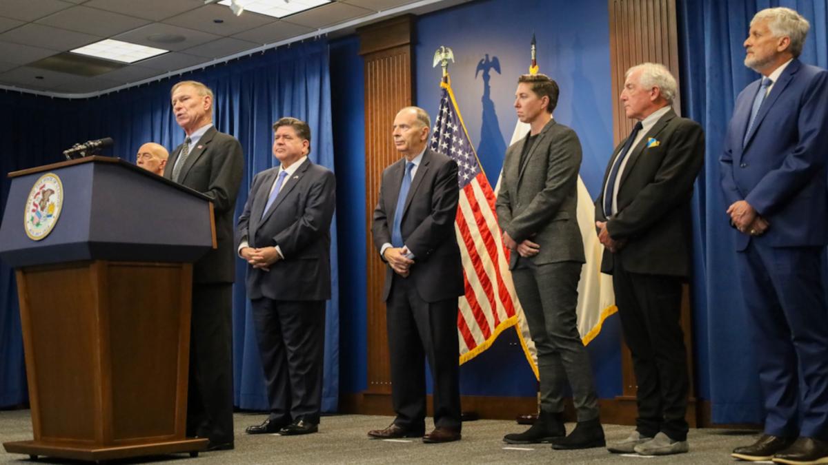 Former Military Leaders Decry National Guard Deployment in Illinois ...