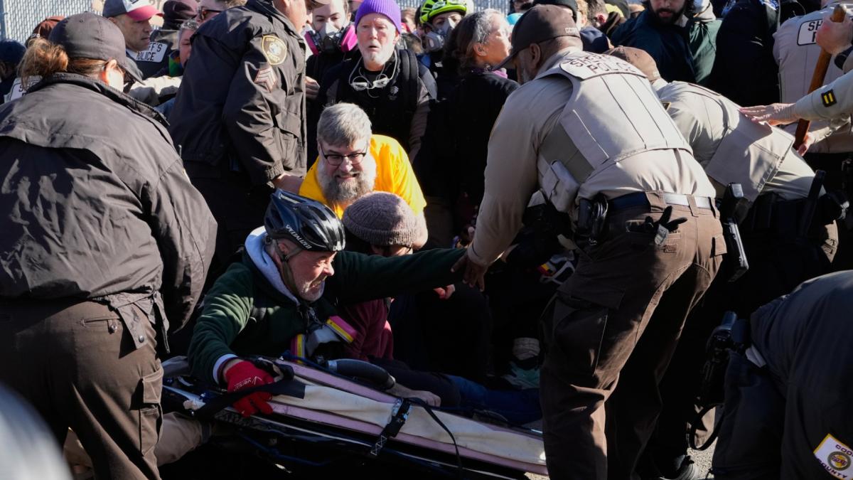 Protesters Arrested, Officers Injured in Clash Outside Broadview ICE ...
