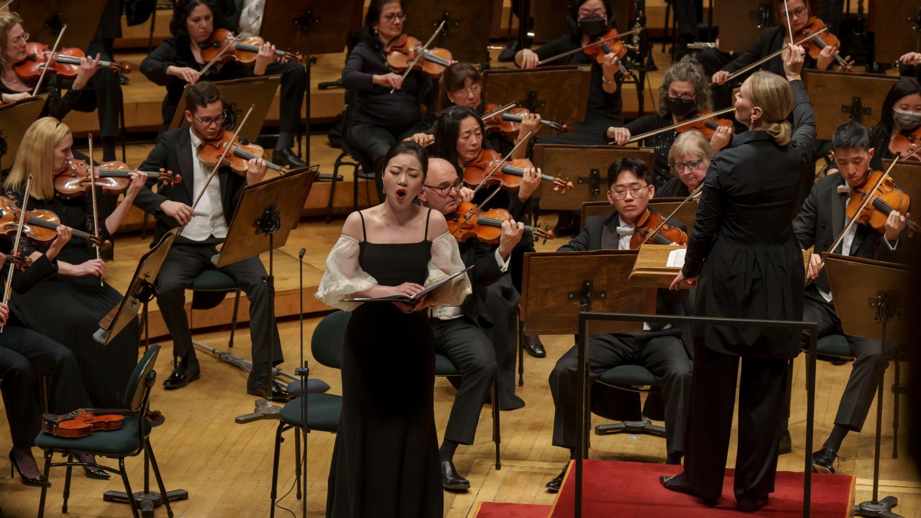 Chicago Symphony Orchestra Soars With a New Work and a Mahler Symphony ...