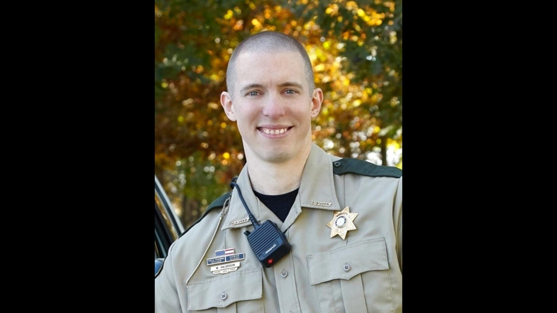 Prosecutors: Robber Fired 10 Shots at Wounded Iowa Deputy | Chicago ...