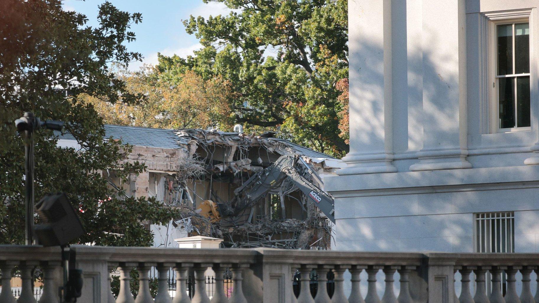 Demolition Begins at the White House to Replace East Wing With Donald ...