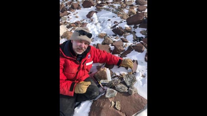 Neil Shubin Hunts Fossils in Antarctic ‘Graveyard’ | Chicago News | WTTW